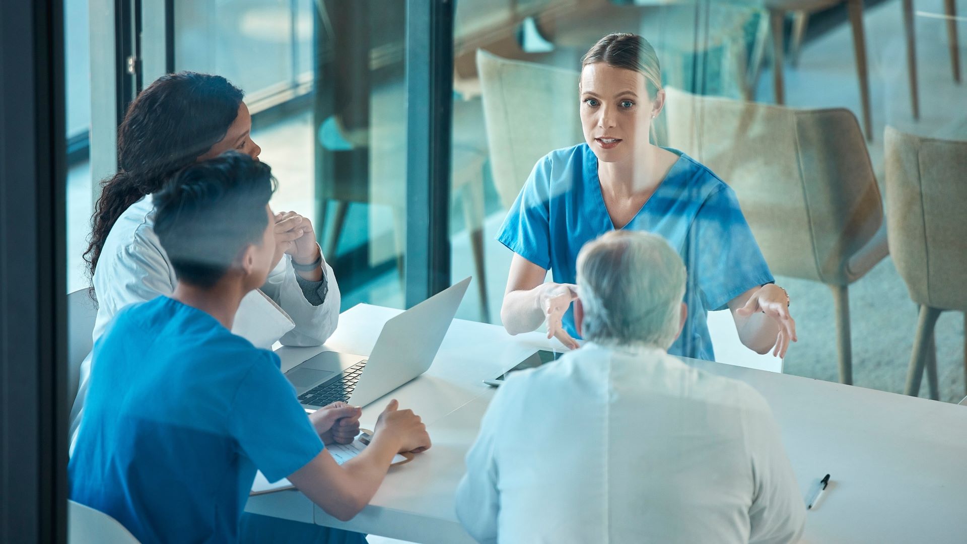 Baromètre CNO 2025 : Soins infirmiers en transition – Stratégies pour les managers | PwC Suisse